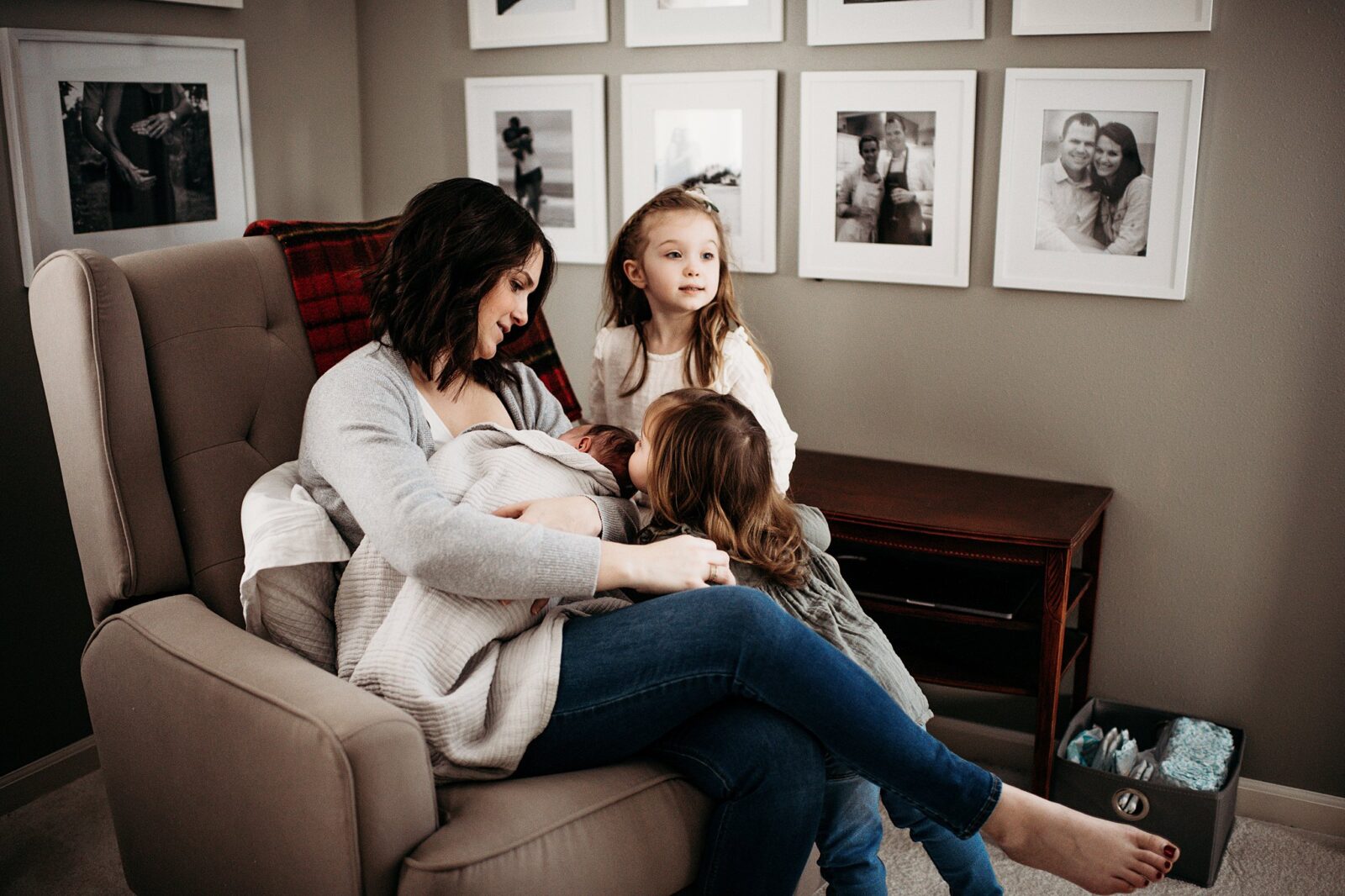 Tips for Photographing Newborns at Home: How to Create Beautiful Photos ...