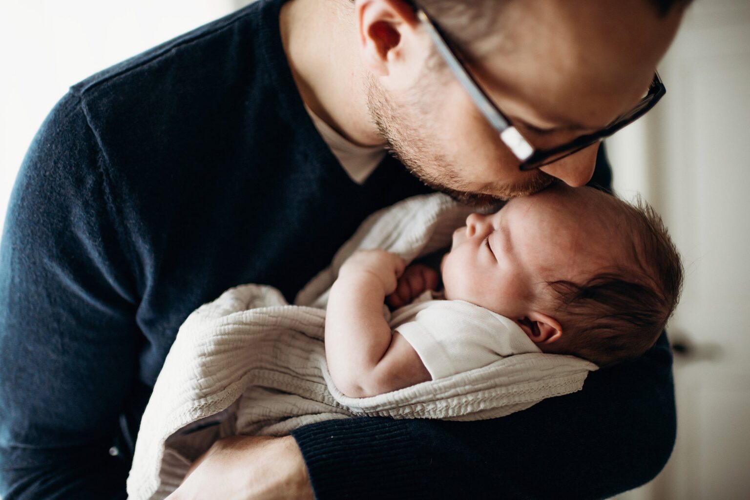 Tips for Photographing Newborns at Home: How to Create Beautiful Photos ...