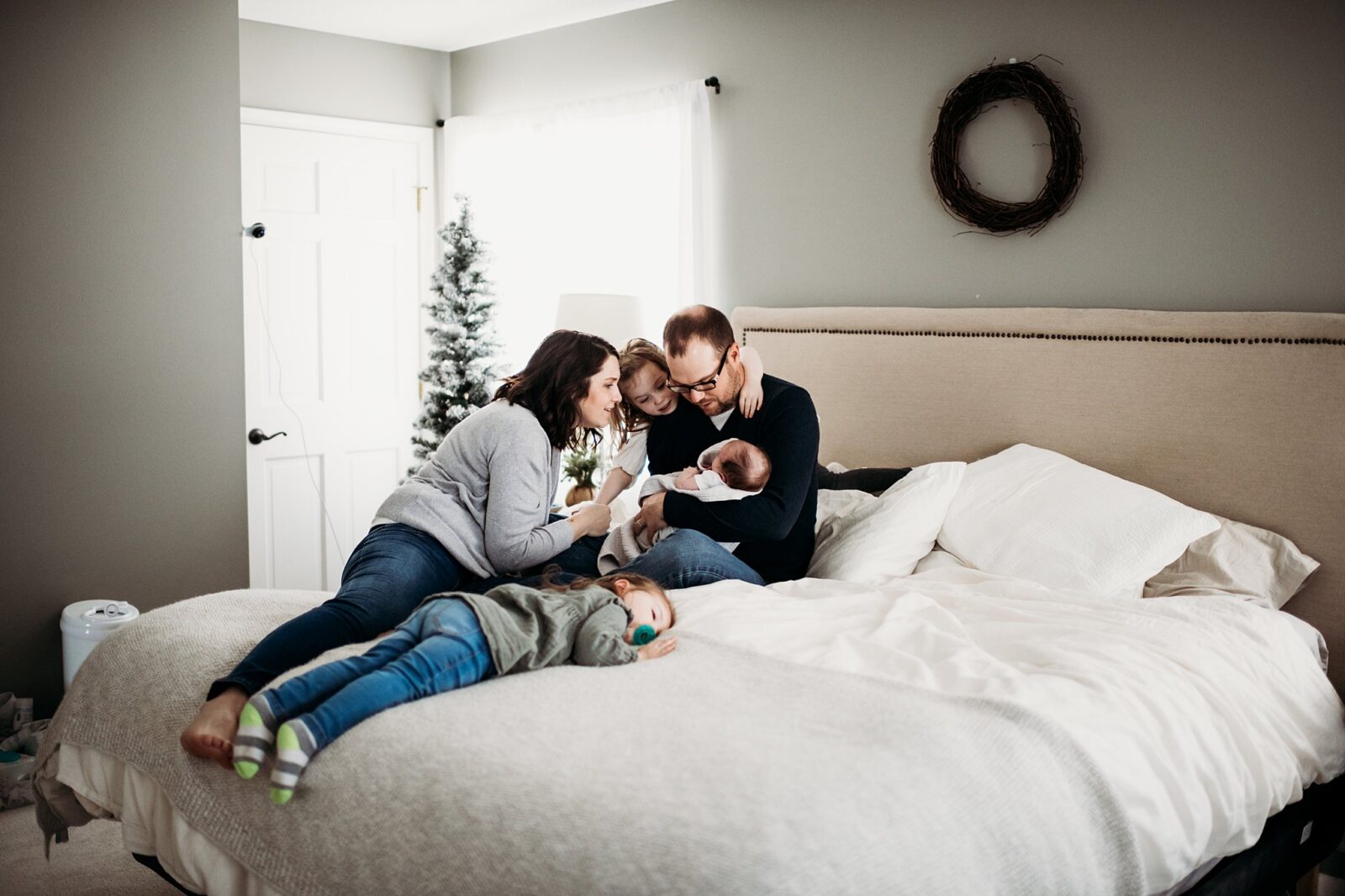 Tips for Photographing Newborns at Home: How to Create Beautiful Photos ...