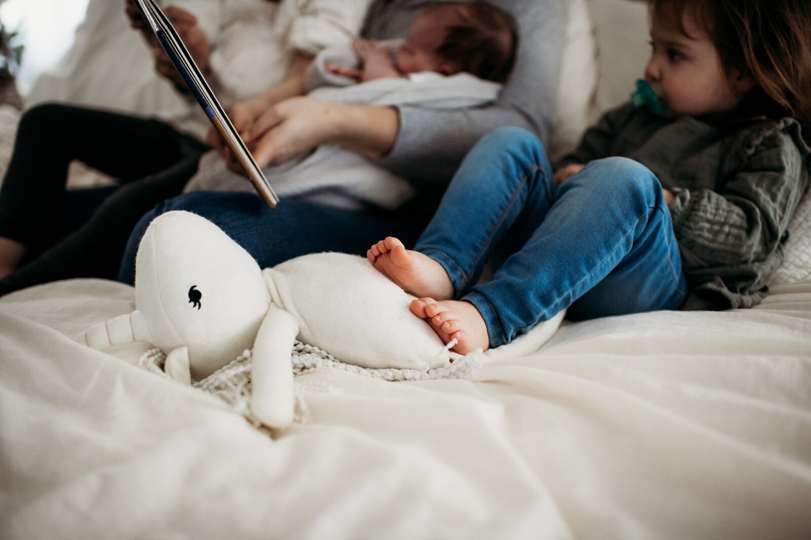 Tips for Photographing Newborns at Home: How to Create Beautiful Photos ...