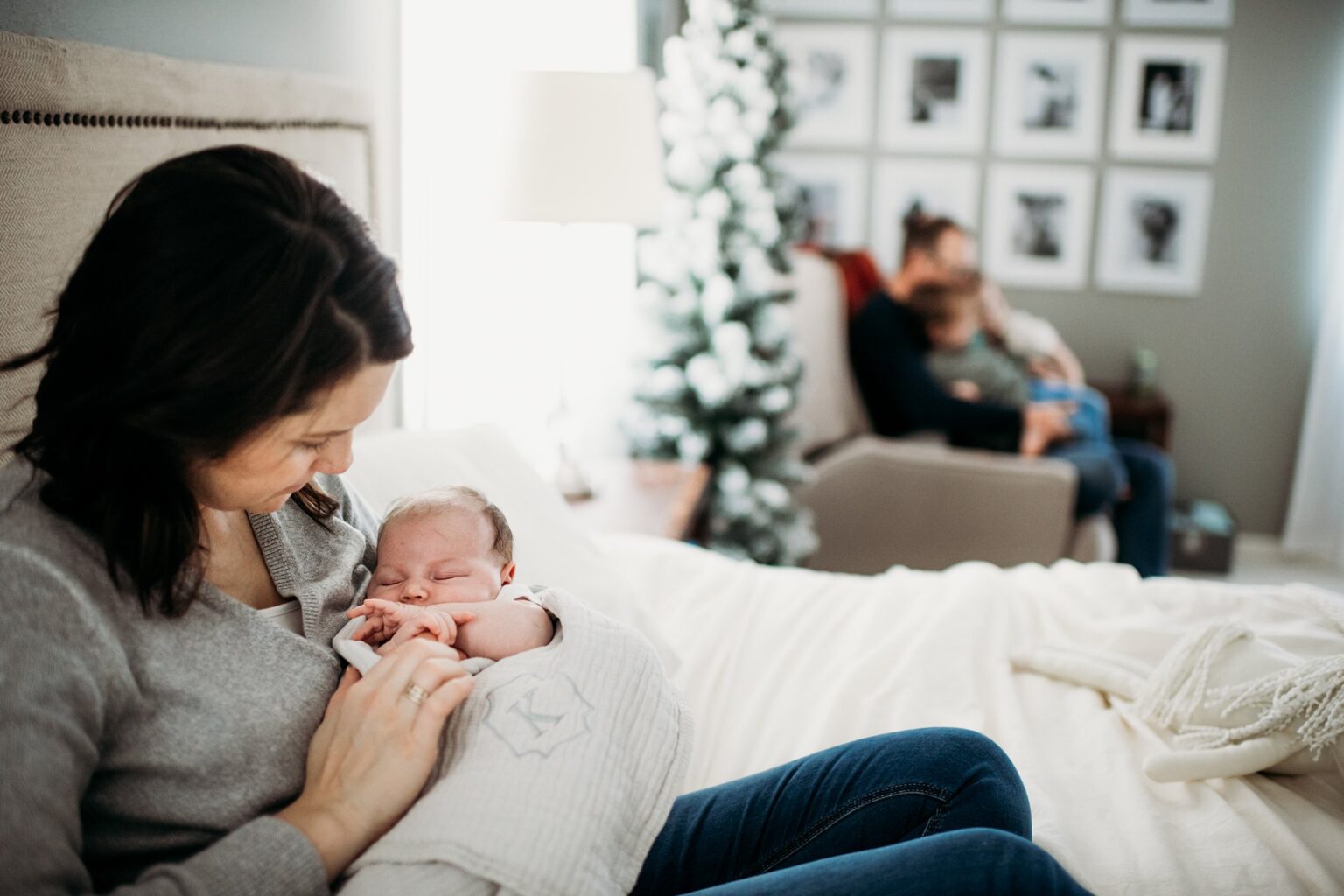 Tips for Photographing Newborns at Home: How to Create Beautiful Photos ...